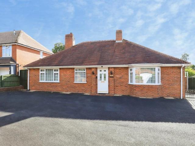 3 bedroom detached bungalow for sale