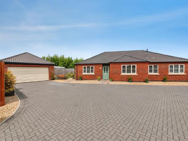 3 bedroom detached bungalow for sale