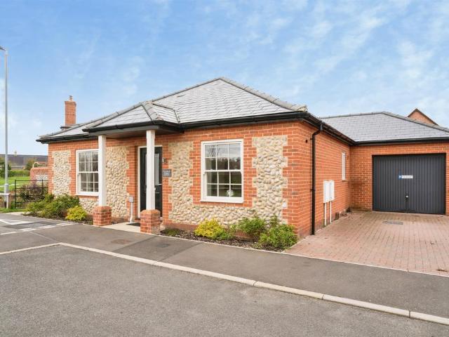 3 bedroom detached bungalow for sale