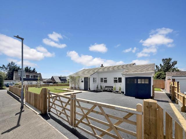 3 bedroom detached bungalow for sale