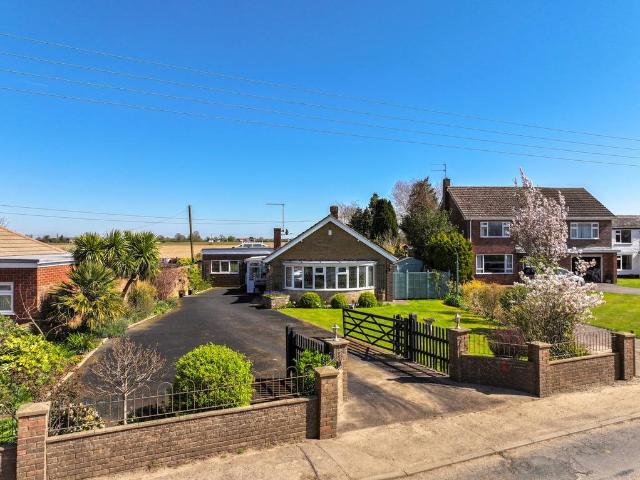 3 bedroom detached bungalow for sale