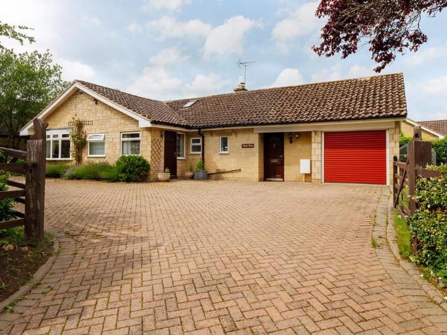 3 bedroom detached bungalow for sale