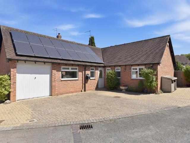 3 bedroom detached bungalow for sale