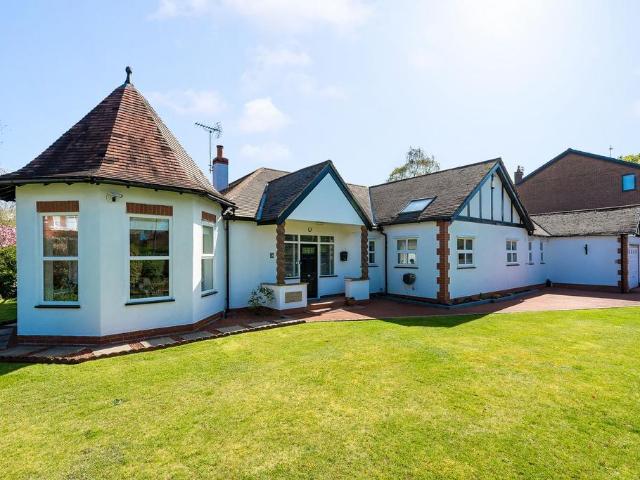 3 bedroom detached bungalow for sale