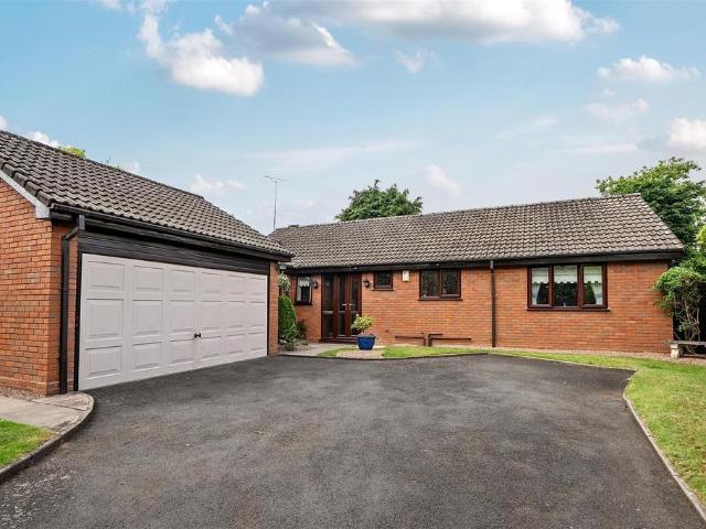 3 bedroom detached bungalow for sale