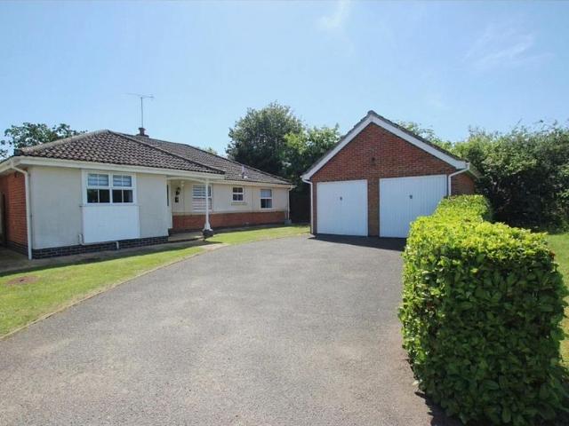 3 bedroom detached bungalow for sale