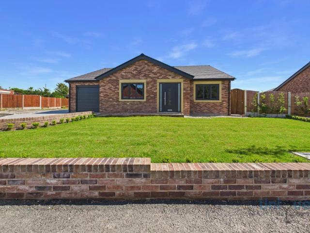 3 bedroom detached bungalow for sale