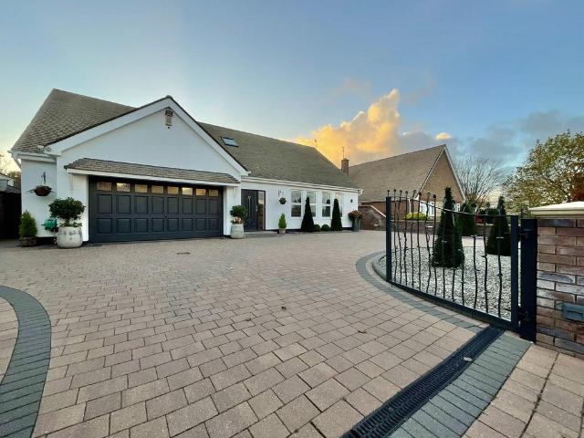3 bedroom detached bungalow for sale
