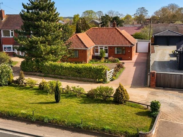 3 bedroom detached bungalow for sale