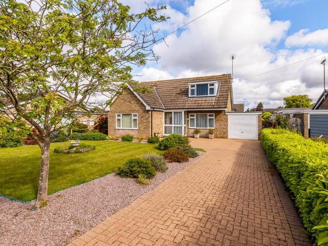 3 bedroom detached bungalow for sale