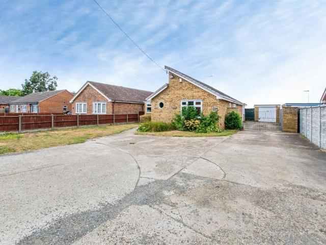 3 bedroom detached bungalow for sale