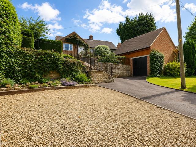 3 bedroom detached bungalow for sale