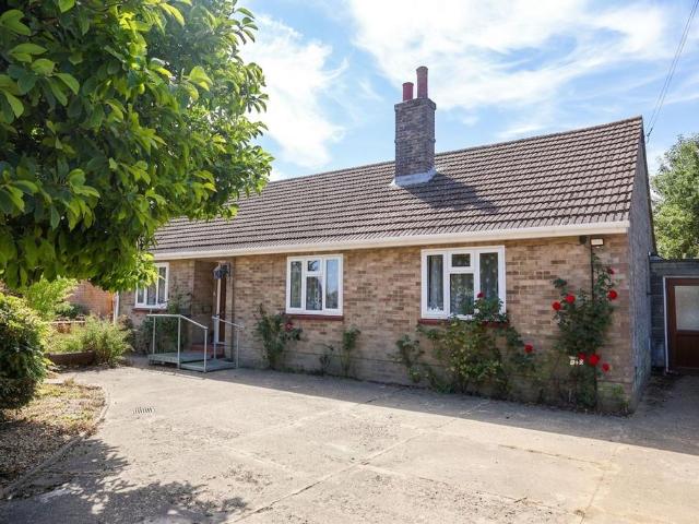 3 bedroom detached bungalow for sale
