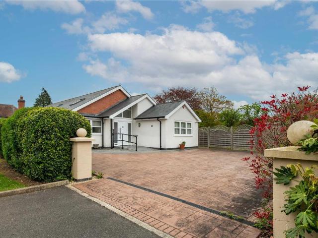 3 bedroom detached bungalow for sale