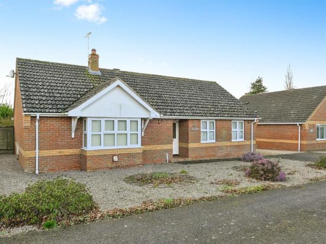 3 bedroom detached bungalow for sale