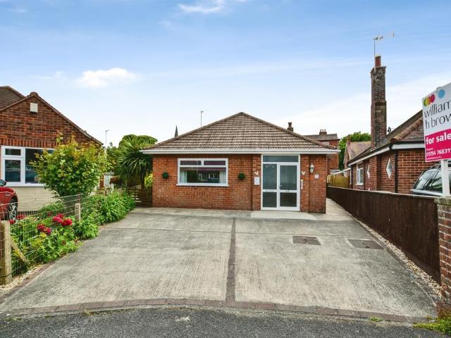 3 bedroom detached bungalow for sale