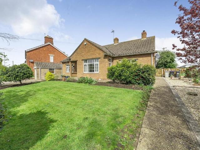 3 bedroom detached bungalow for sale