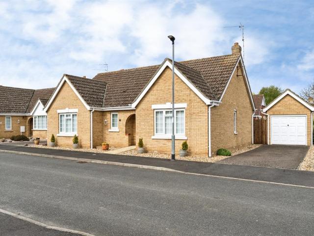 3 bedroom detached bungalow for sale