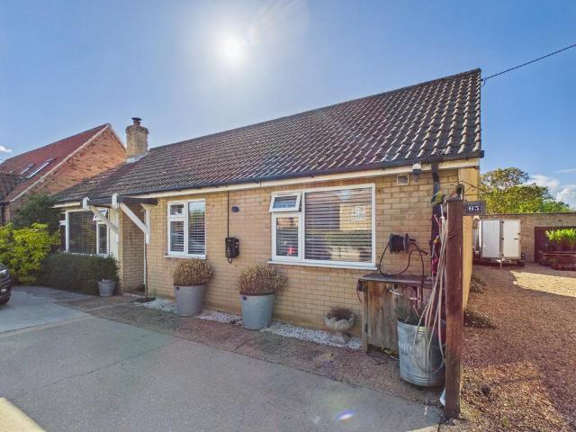 3 bedroom detached bungalow for sale
