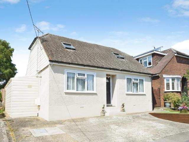3 bedroom detached bungalow for sale