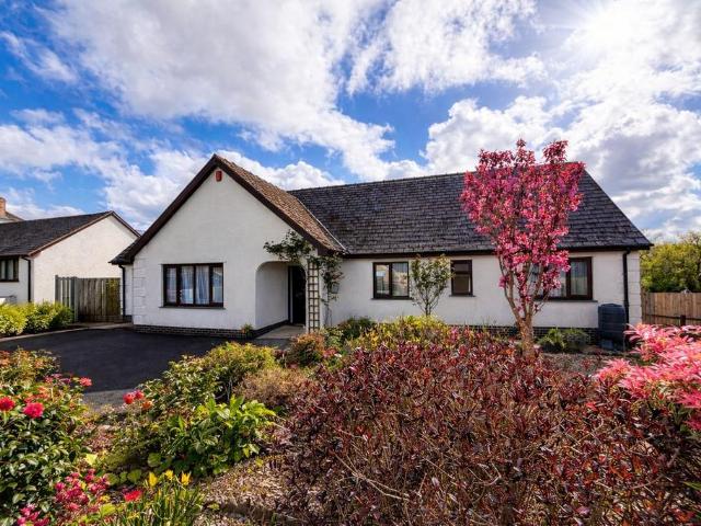 3 bedroom detached bungalow for sale