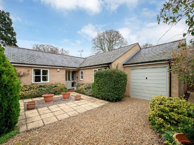 3 bedroom detached bungalow for sale