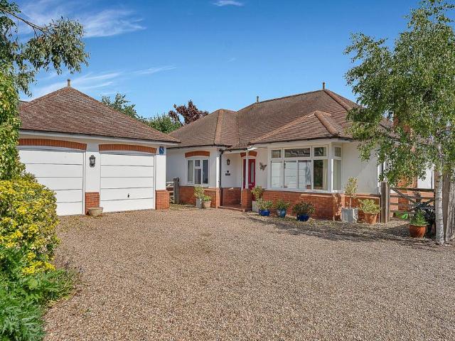 3 bedroom detached bungalow for sale