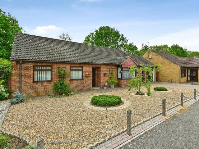 3 bedroom detached bungalow for sale