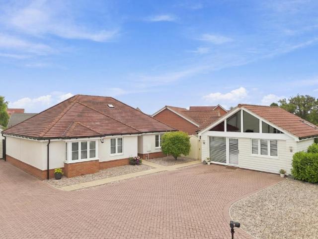 3 bedroom detached bungalow for sale