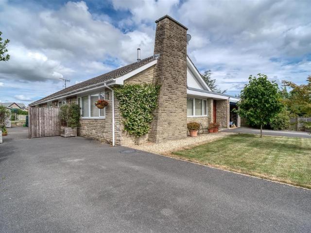 3 bedroom detached bungalow for sale