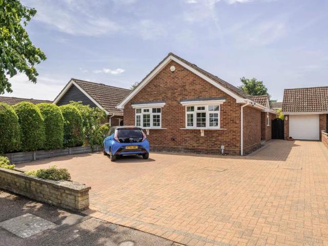 3 bedroom detached bungalow for sale