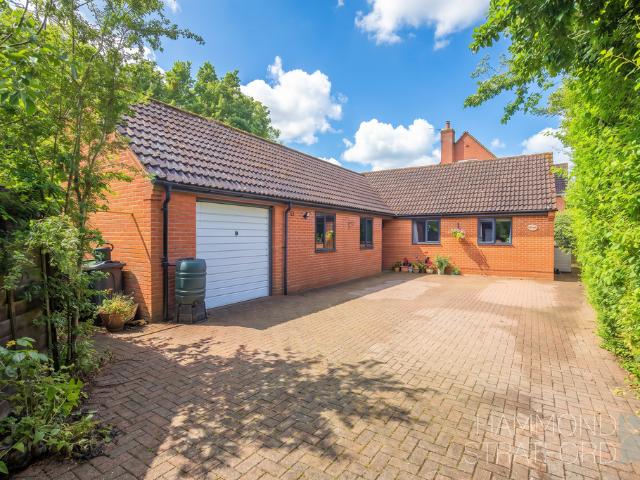 3 bedroom detached bungalow for sale
