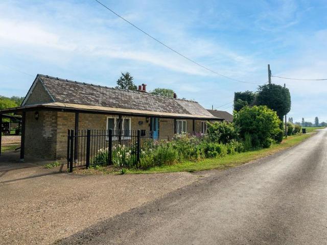 3 bedroom detached bungalow for sale