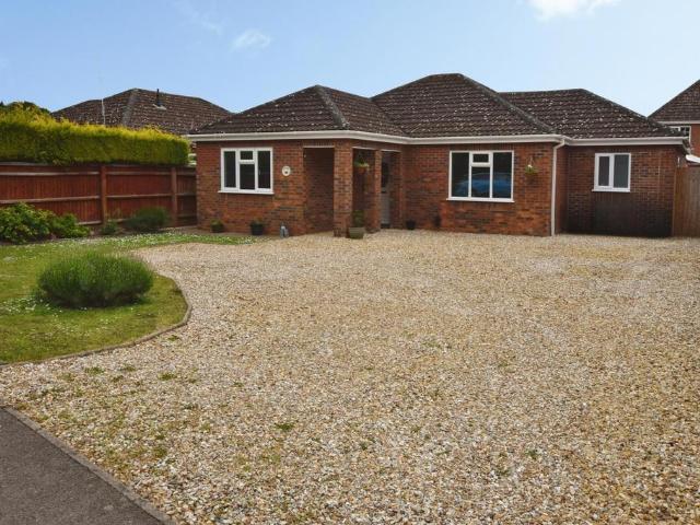 3 bedroom detached bungalow for sale