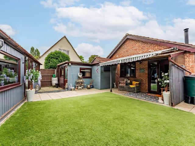 3 bedroom detached bungalow for sale