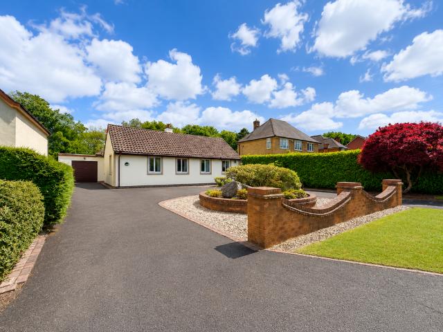 3 bedroom detached bungalow for sale