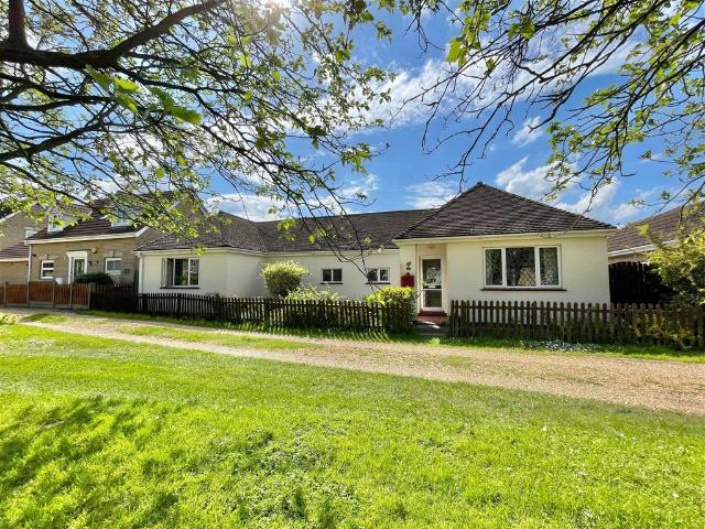 3 bedroom detached bungalow for sale