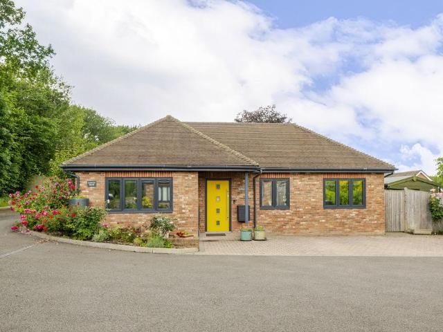 3 bedroom detached bungalow for sale