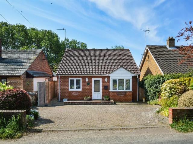 3 bedroom detached bungalow for sale