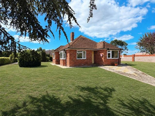 3 bedroom detached bungalow for sale