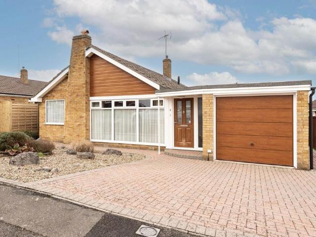 3 bedroom detached bungalow for sale