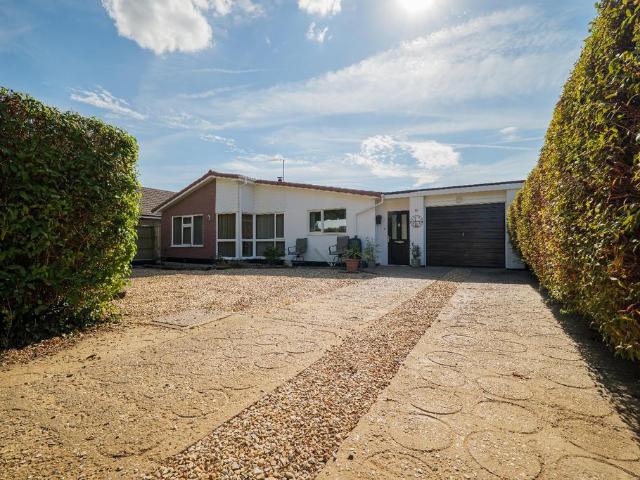 3 bedroom detached bungalow for sale