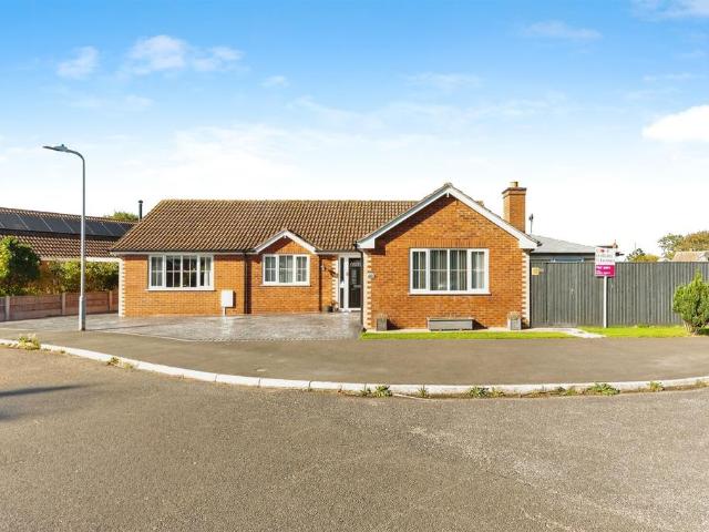 3 bedroom detached bungalow for sale