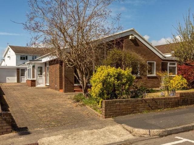 3 bedroom detached bungalow for sale