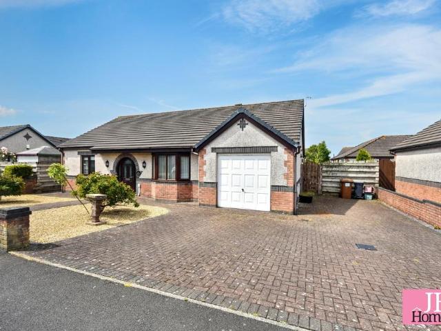 3 bedroom detached bungalow for sale