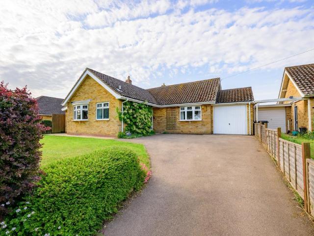 3 bedroom detached bungalow for sale