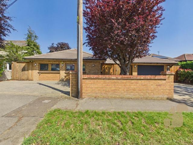 3 bedroom detached bungalow for sale