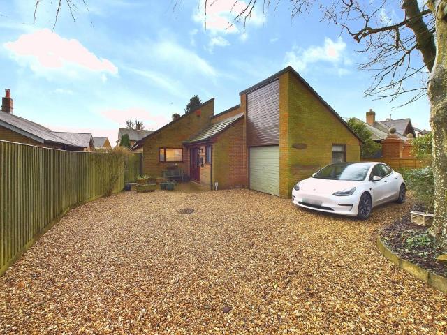 3 bedroom detached bungalow for sale
