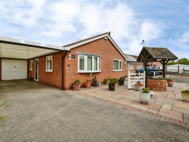 3 bedroom detached bungalow for sale