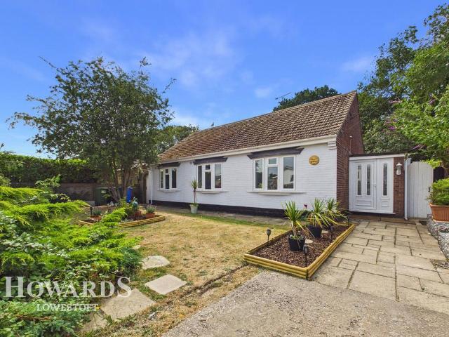3 bedroom detached bungalow for sale